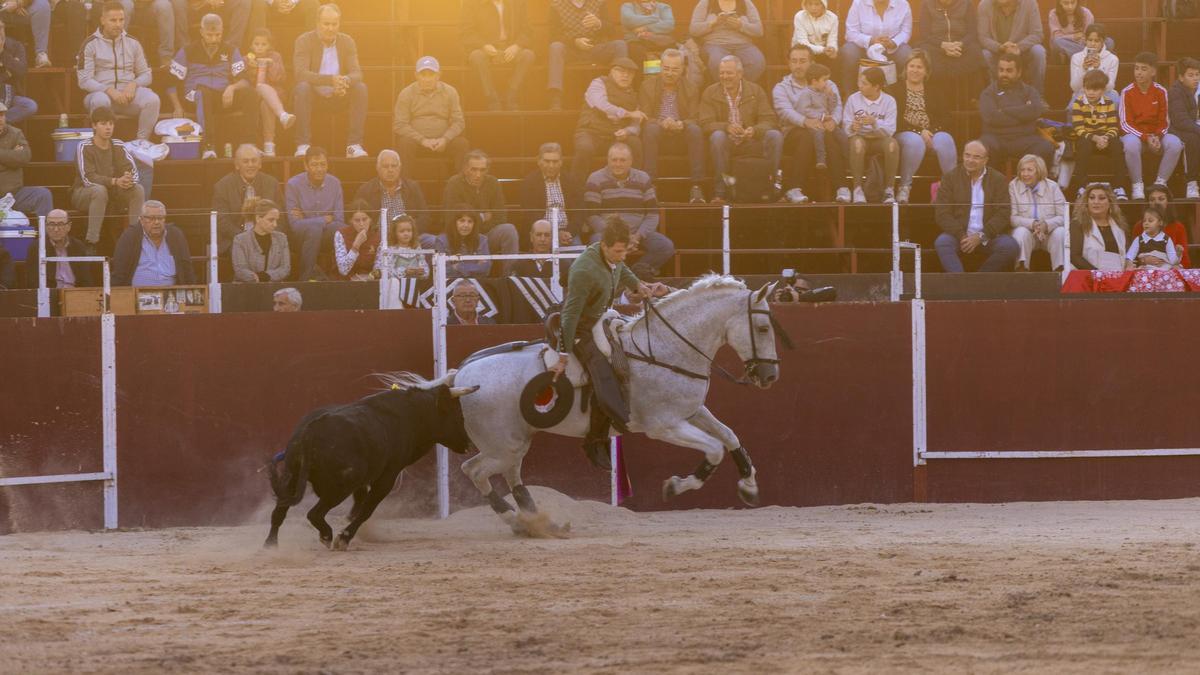 Puerta grande para los rejoneadores José Antonio Navarro y Felipe ...